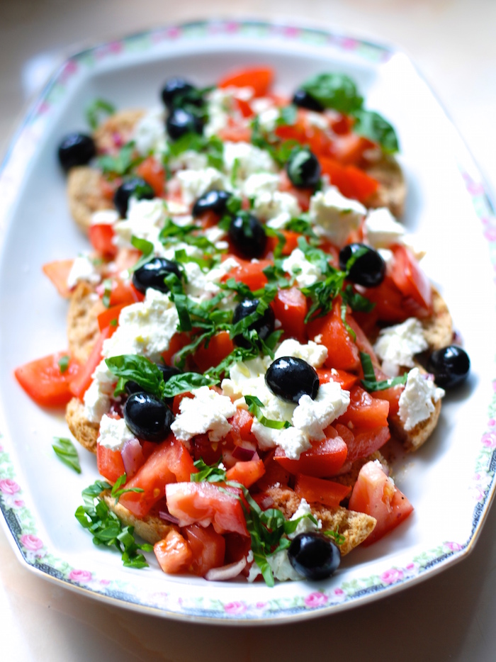 Salát dakos, kterým si přivodíte léto kdykoli - Kuchařka pro dceru ...